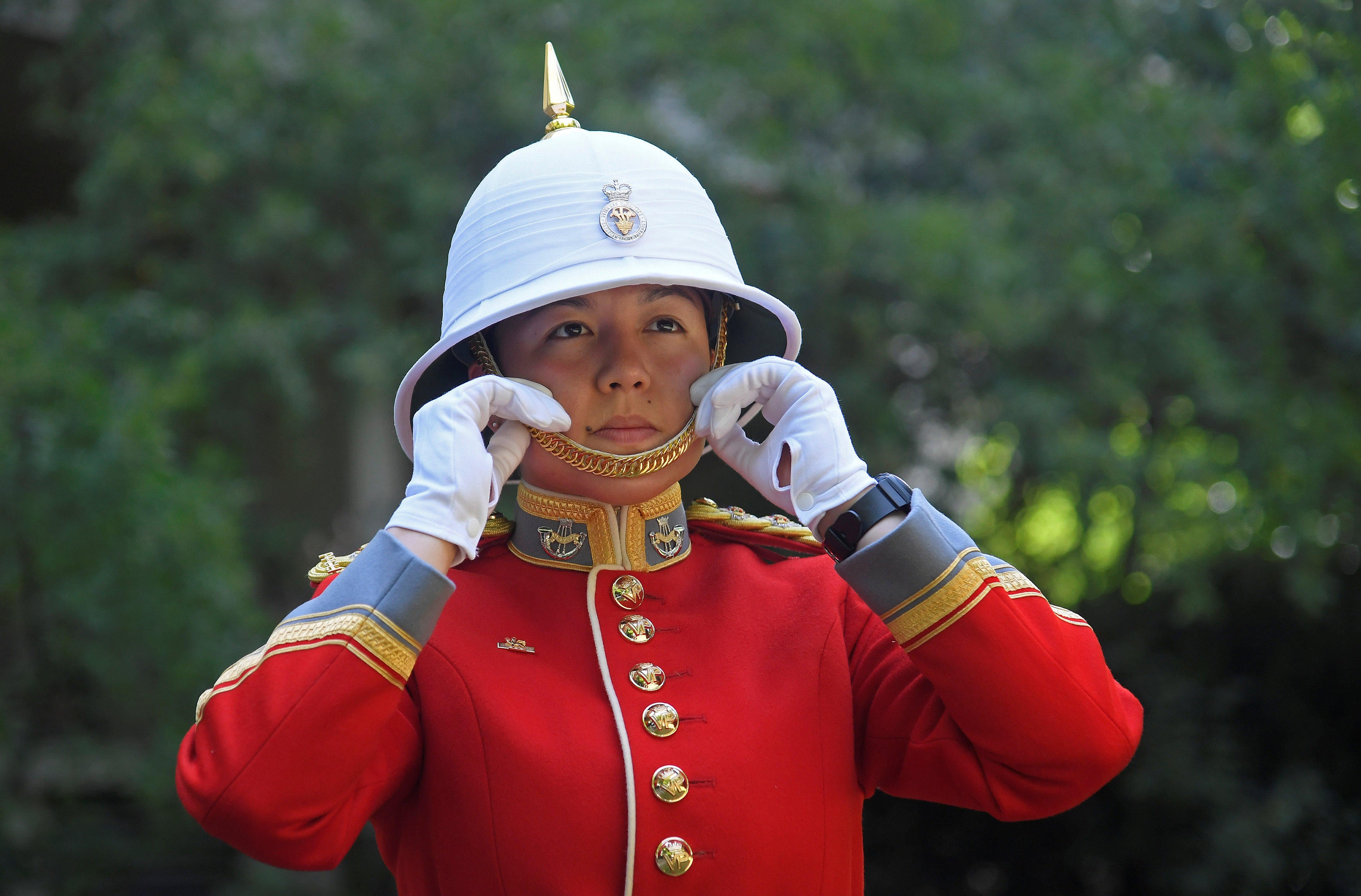 Canadian becomes first woman officer to lead Changing of the Guard ...