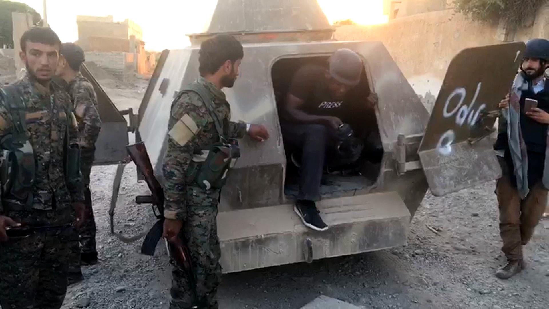 Syrian forces backed by U.S. seize last road into Raqqa - CBS News