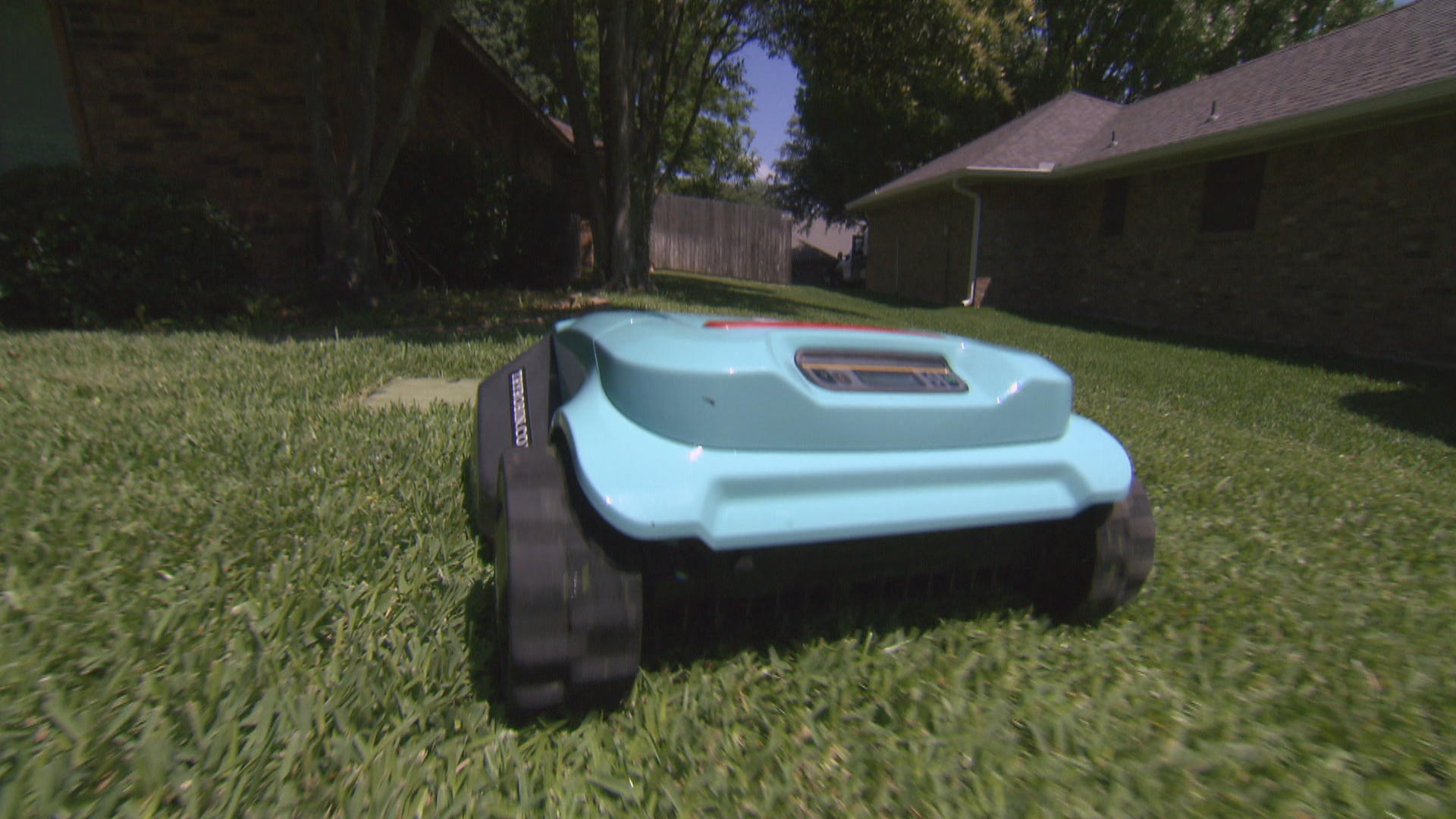 How robots are transforming American homes -- and lawns - CBS News