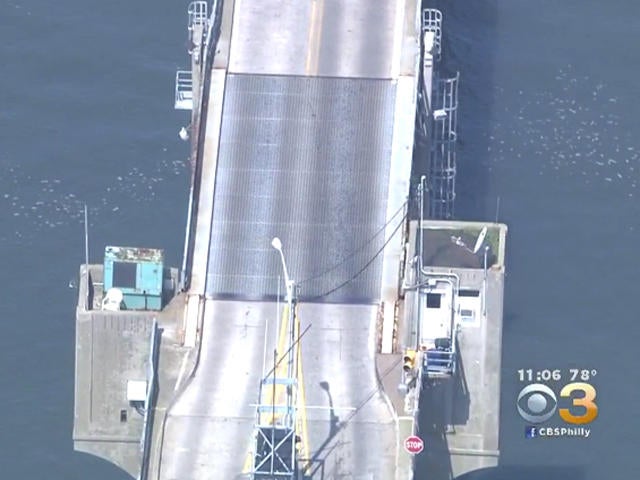 Drawbridge rises with couple’s car still on it - CBS News