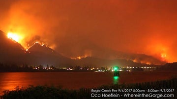 Wildfires merge into 32,000-acre blaze near Portland, Oregon - CBS News