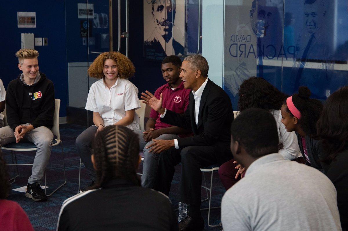 Obama surprises D.C. high school students - CBS News