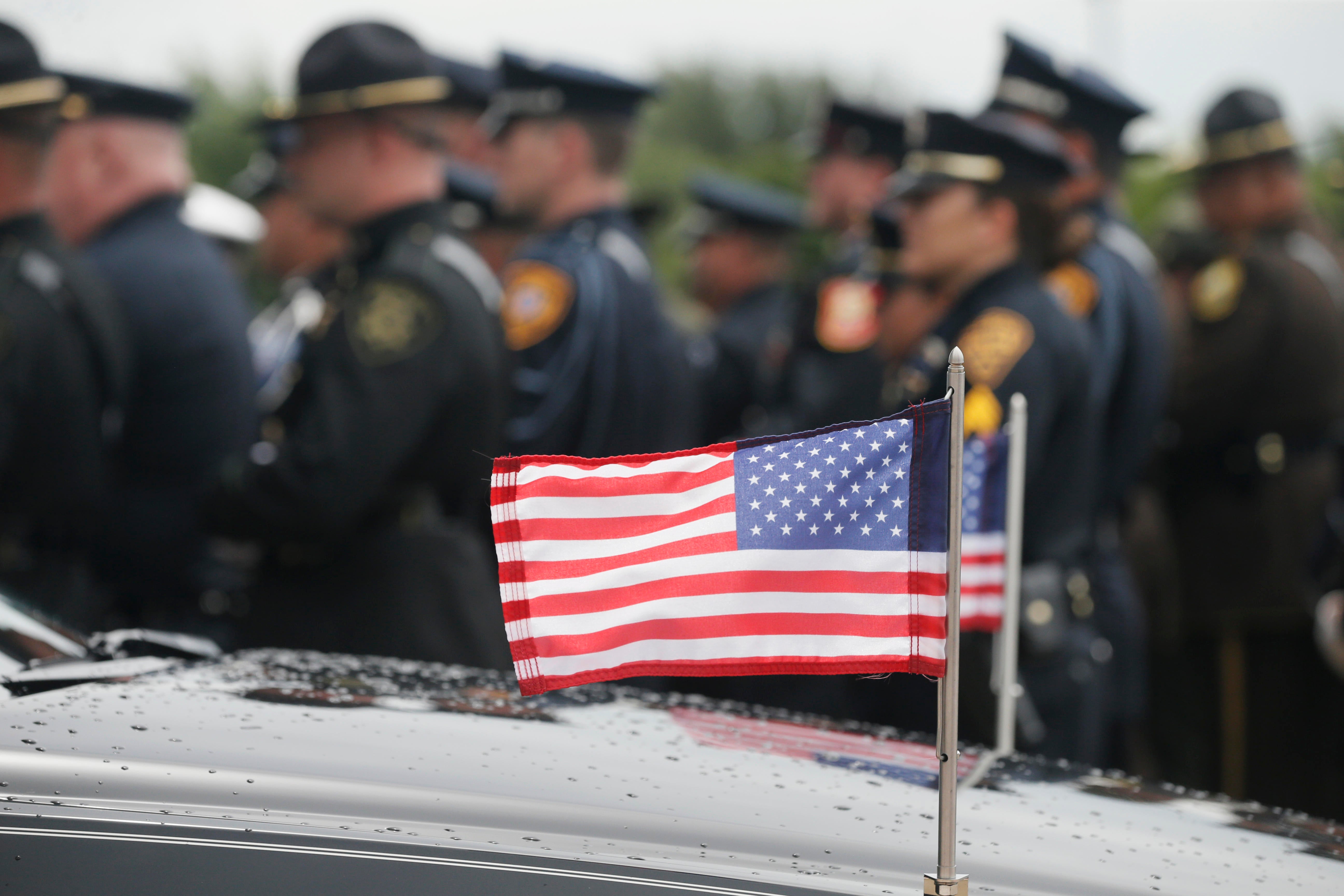 118 police officers killed in line of duty in 2016, FBI says - CBS News