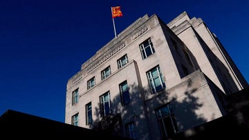 Paradise Papers: Names of the rich linked to offshore accounts - CBS News