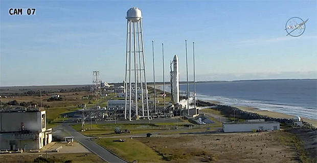 Wayward plane blocks space station launch - CBS News