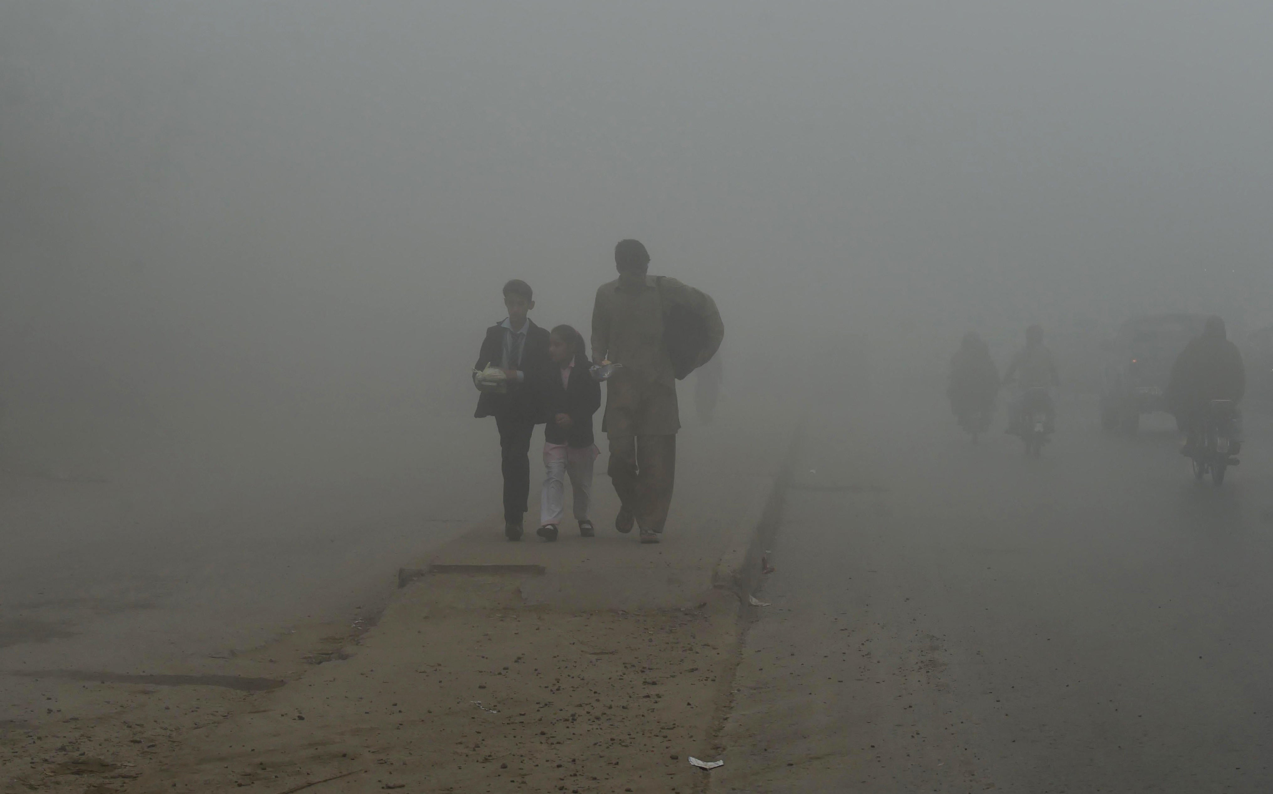 Smog, air pollution may make daily walk a health hazard - CBS News