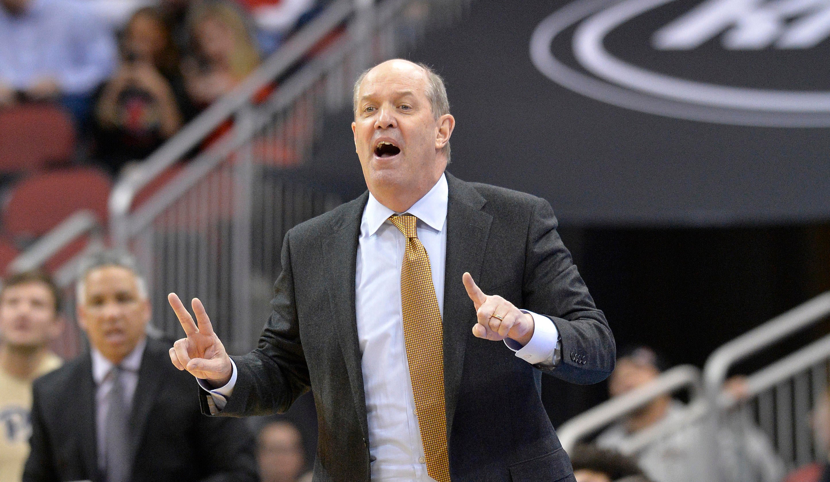 Pittsburgh coach Kevin Stallings to Louisville fan: At least we don't ...