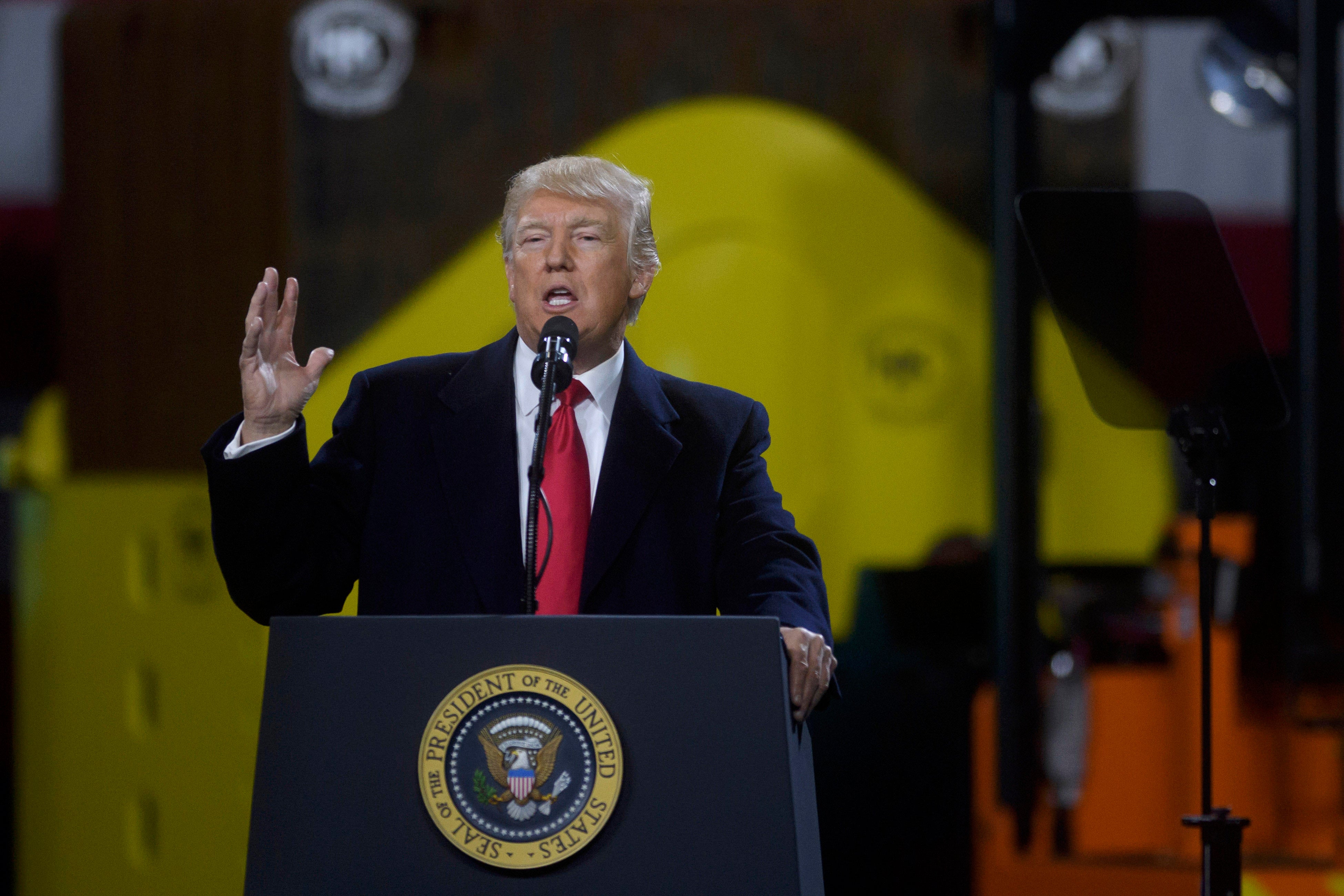 Donald Trump in Pennsylvania, touts GOP tax bill as government shutdown ...