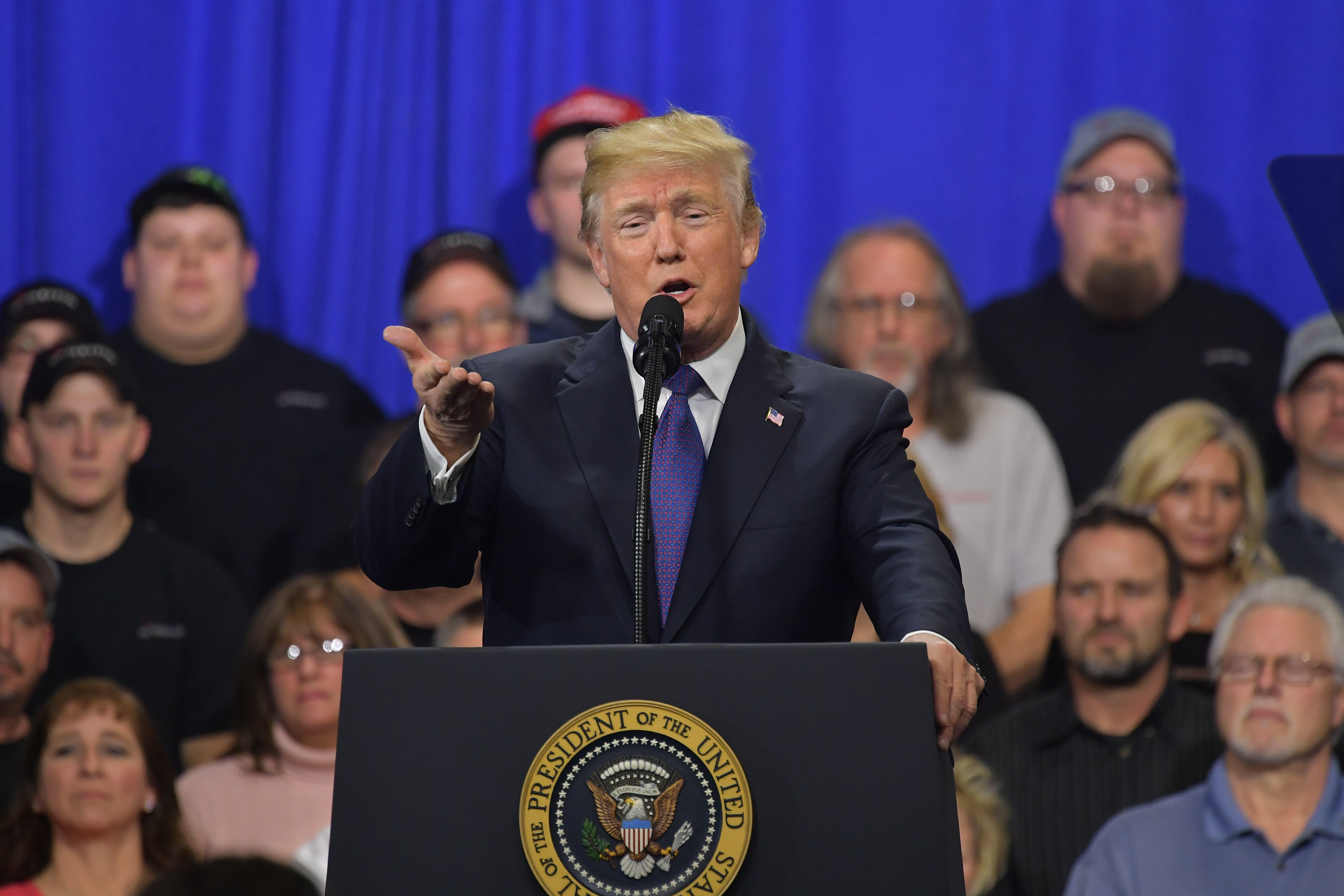 Trump's talk of bipartisanship from State of the Union recedes - CBS News