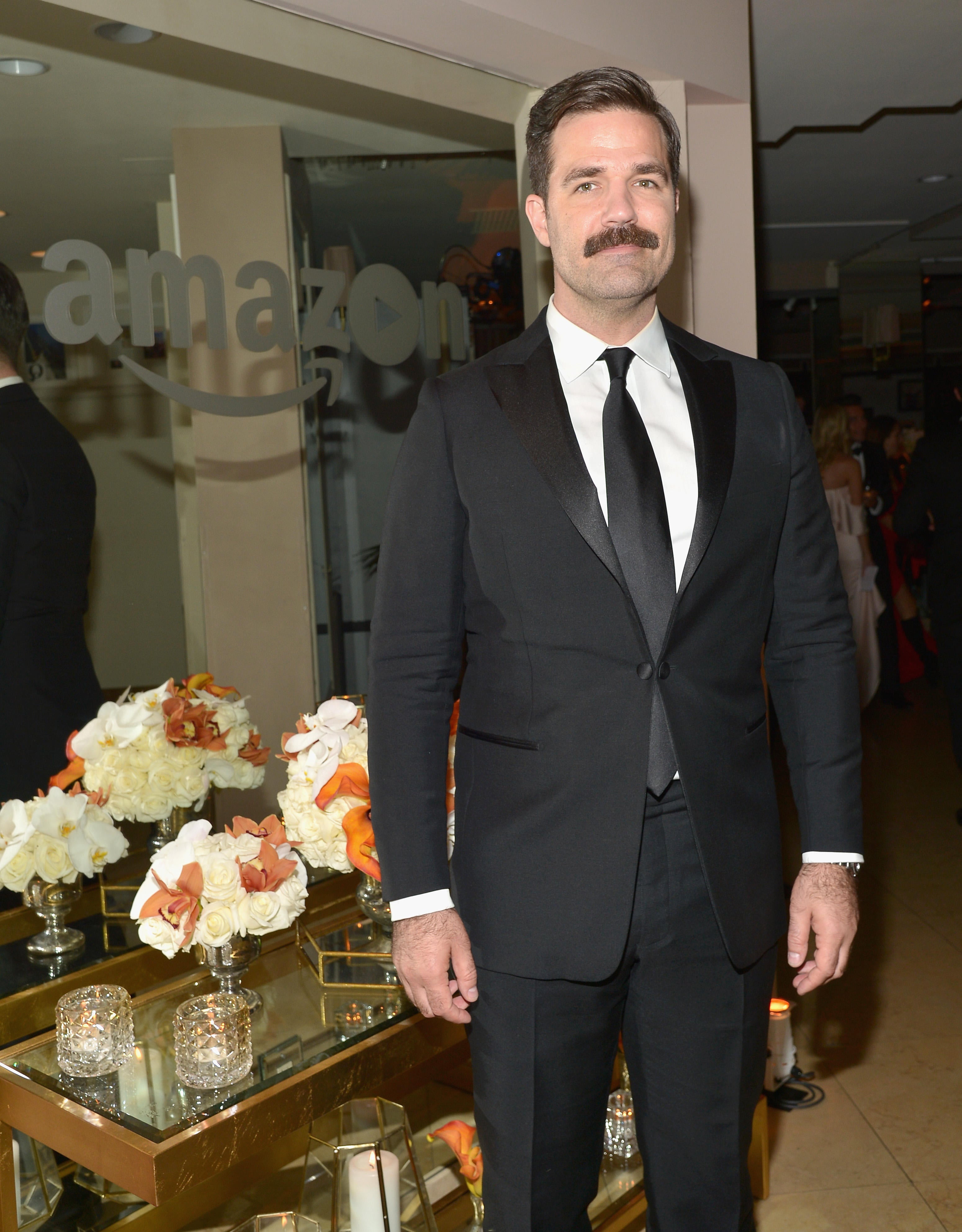 Comedian Rob Delaney's 2-year-old son dies from brain cancer - CBS News