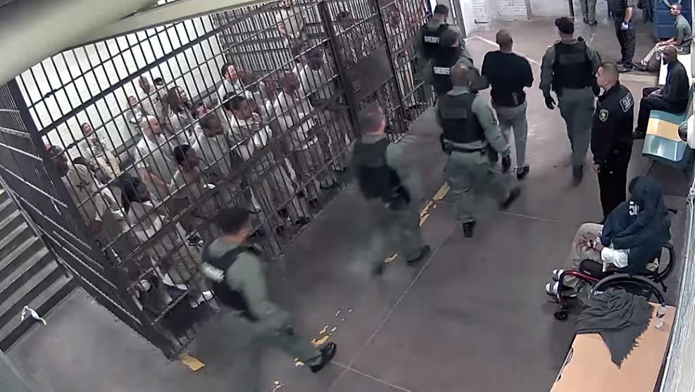 Chicago inmates who clapped for cop-killing suspect may face reprisals ...