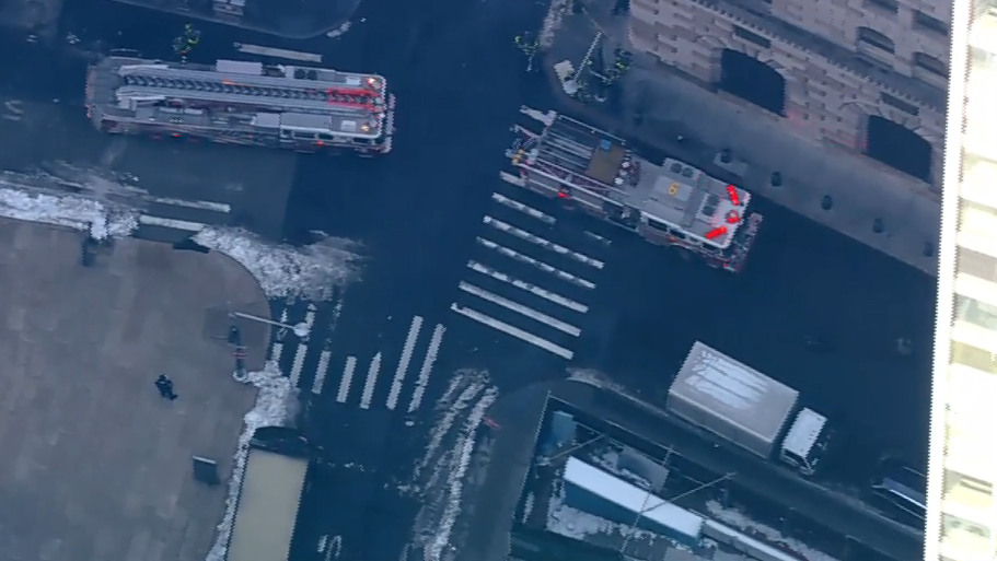 Manhole explosion rings through lower Manhattan - CBS News