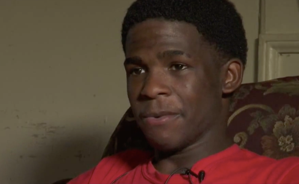 Photo of Alabama teen catching the bus to graduation goes viral - CBS News