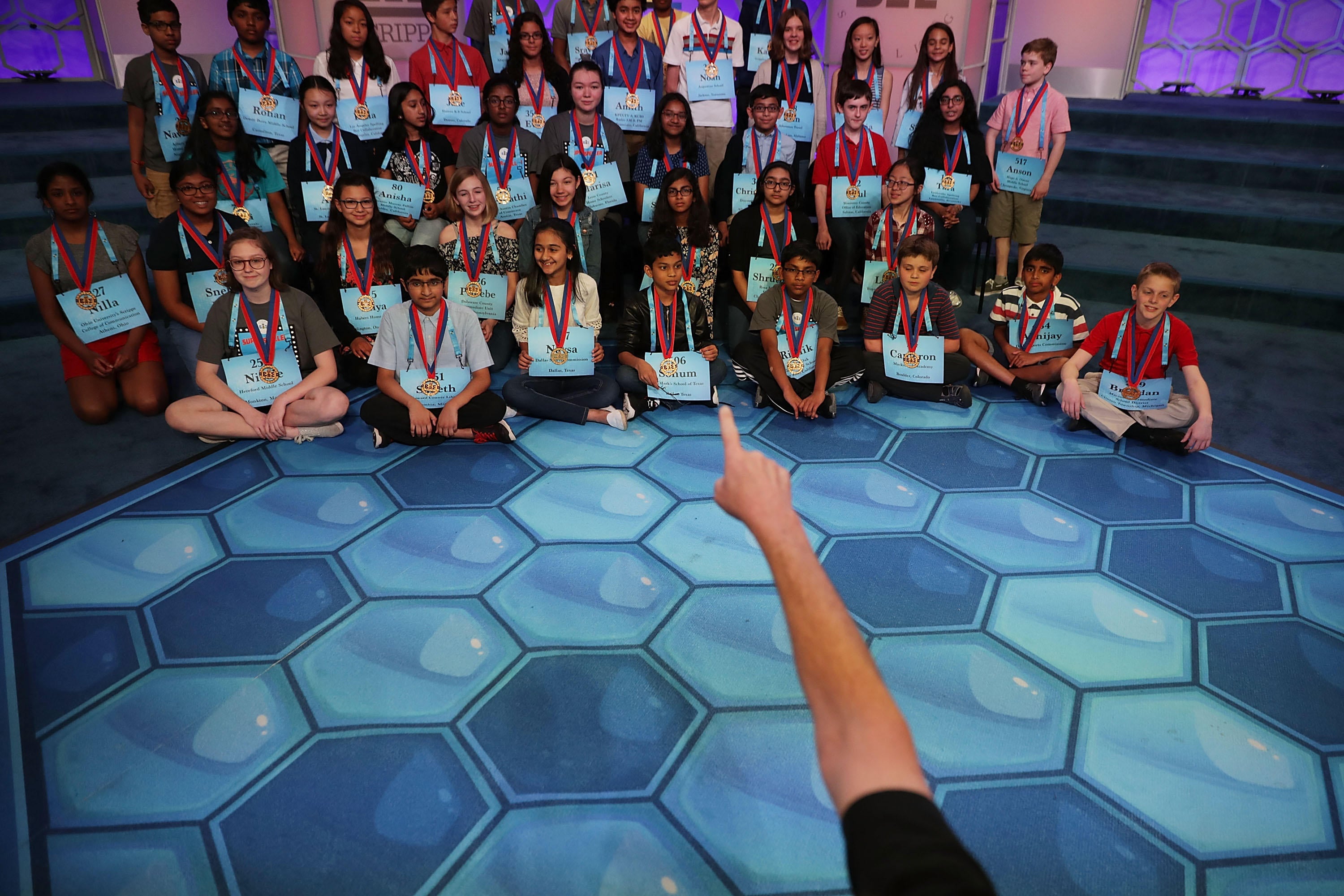 41 finalists advance in 2018 National Spelling Bee competition - CBS News