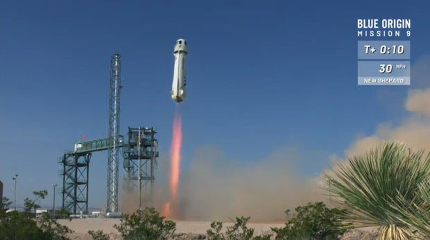 Blue Origin test flight simulates space launch emergency - CBS News