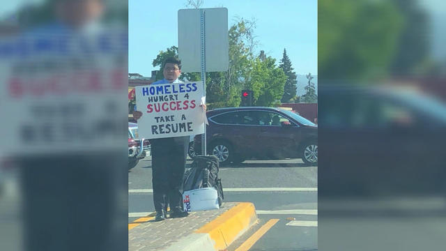 "Homeless, hungry 4 success": Man hands out resumes, gets hundreds of ...