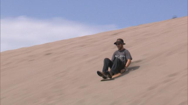 Sandboarding: Hitting slopes of sand - CBS News