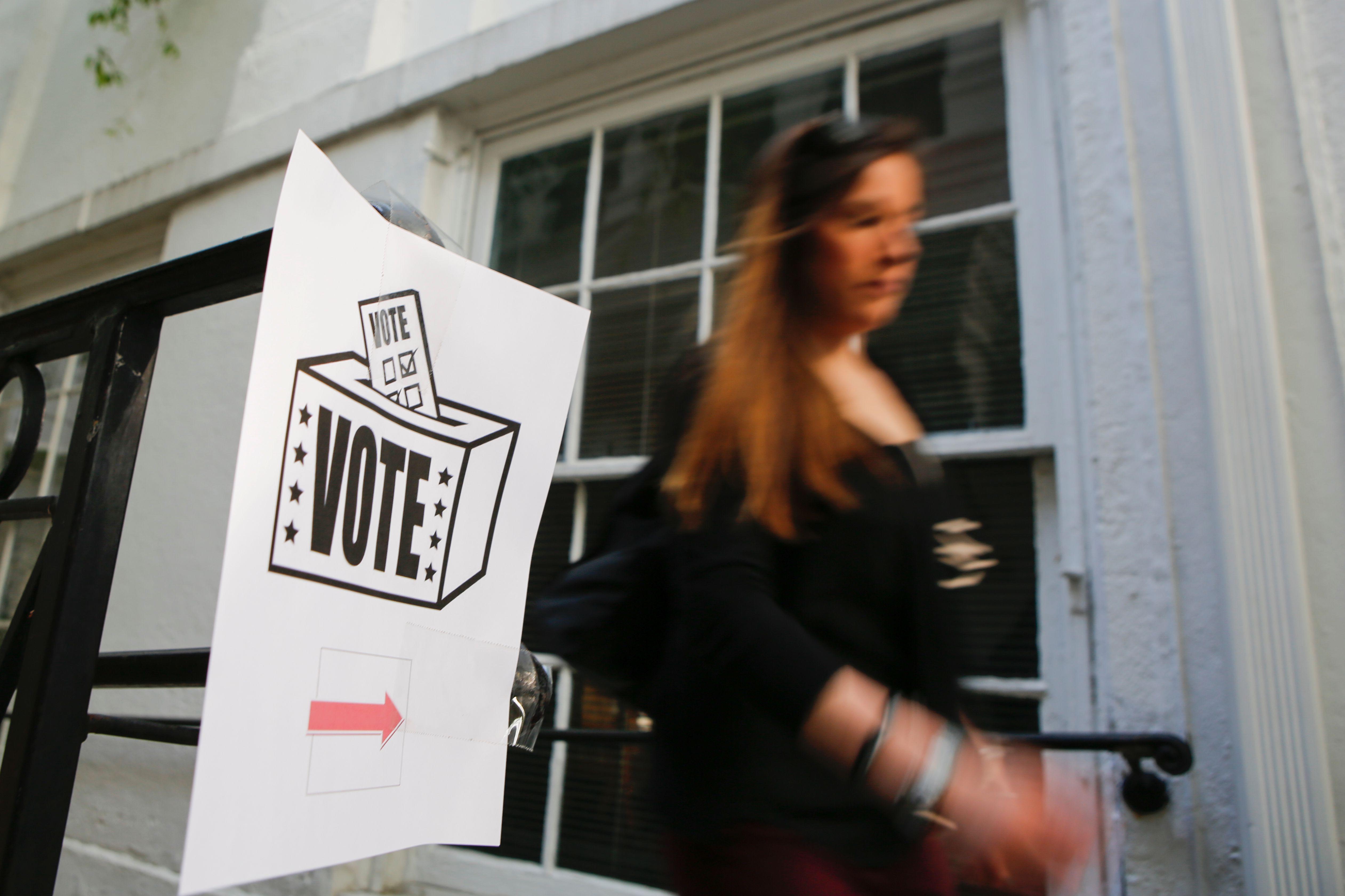 Women Voters Boost Democrats In Battleground Districts Cbs News 7954