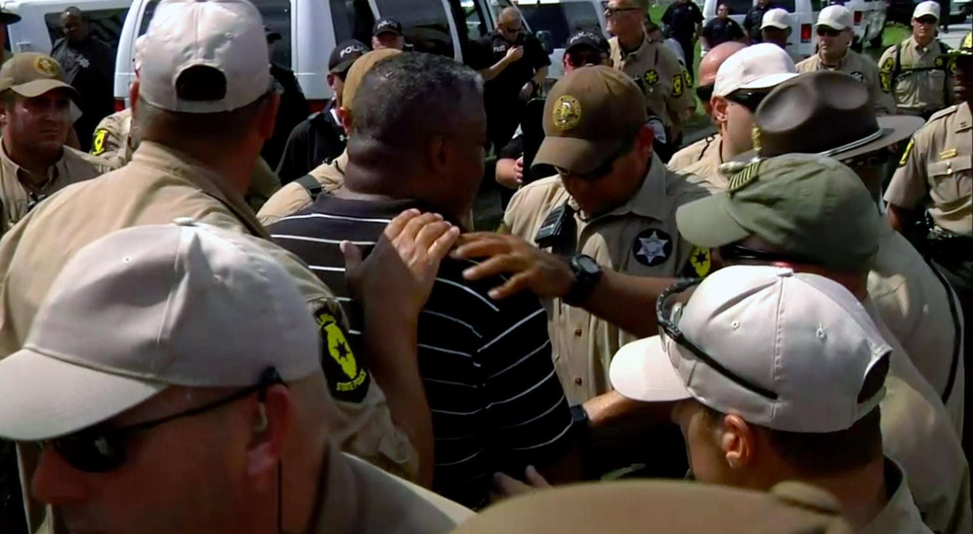 Chicago protests: Police arrest a dozen anti-violence activists during ...