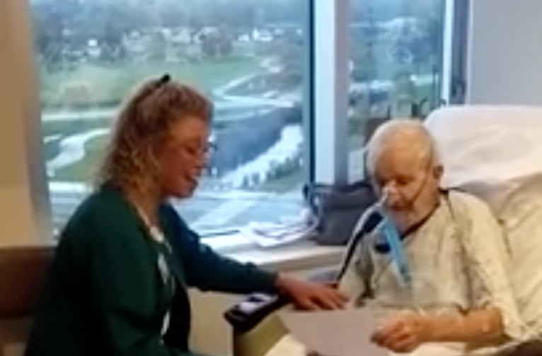 Michigan nurse sings "You Light Up My Life" to man in hospice care ...