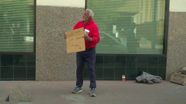 Homeless man helps Secret Santa give out $100 bills to strangers - CBS News