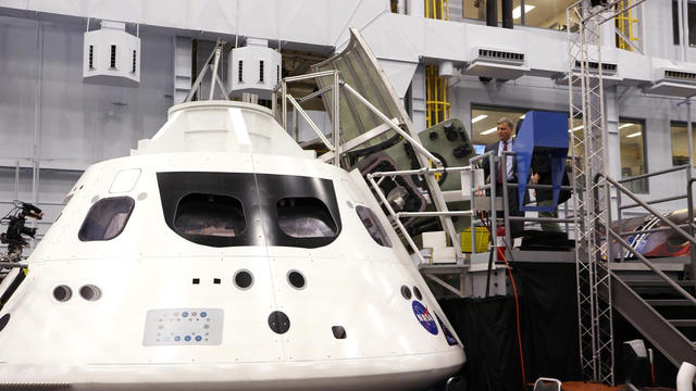 NASA awards nearly $1 billion in Artremis program moon lander contracts ...