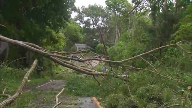 Cape Cod tornado: High winds rip roof off hotel as rare tornado strikes ...