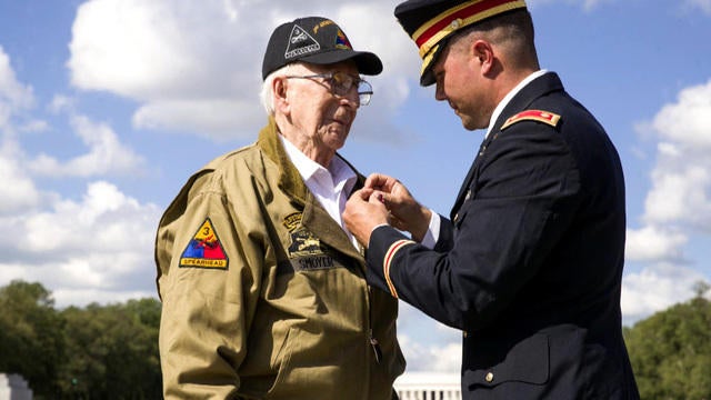 Clarence Smoyer, tank hero of World War II battle in Cologne, awarded ...