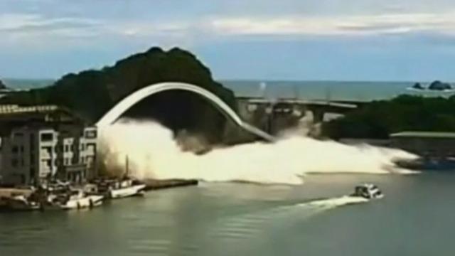 Bridge collapse in Taiwan caught on video as oil tanker tumbles onto ...