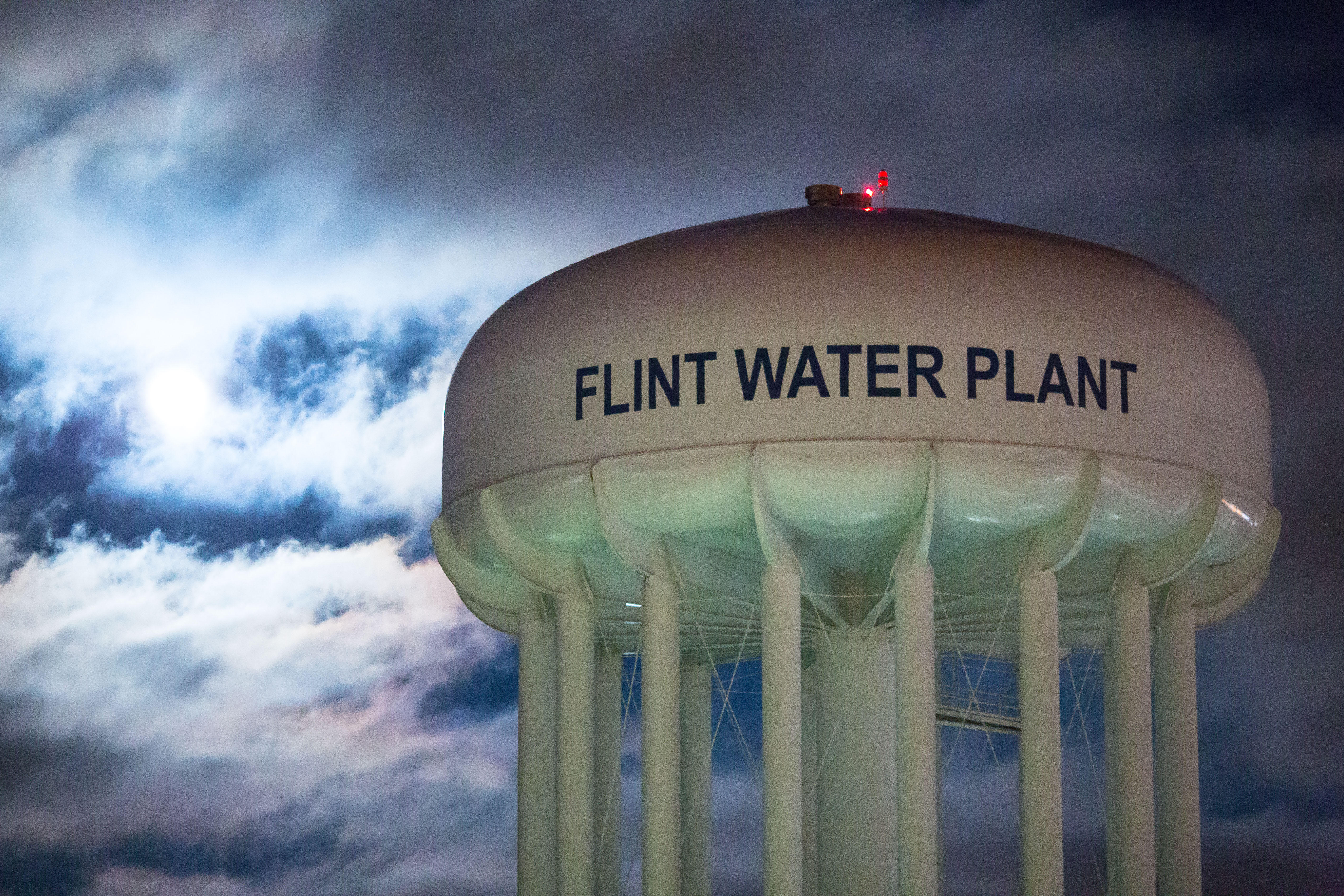 Judge approves $626 million settlement in Flint water crisis case - CBS ...