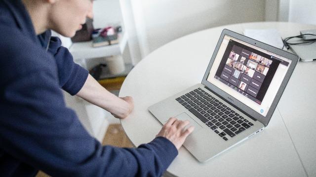 Zoom's pandemic profits exceeded $670 million. Its federal tax payment ...