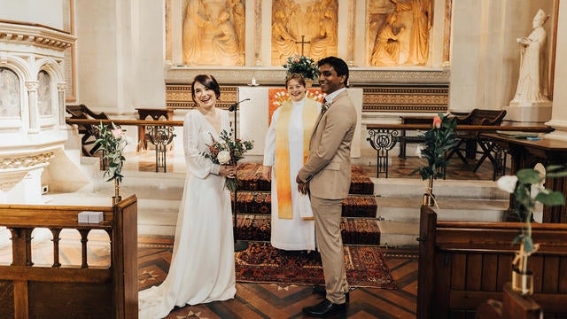 Nurse and doctor get married in the hospital where they work - CBS News