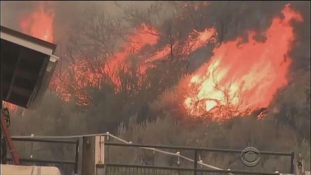 Massive wildfire burns 100 homes in Washington; town evacuated - CBS News
