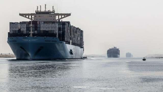 Massive cargo ship totally blocks Suez Canal after turning sideways ...