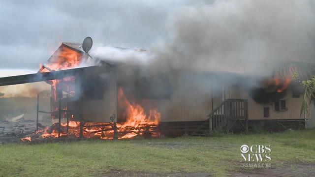 Hawaii lava flow destroys first home - CBS News