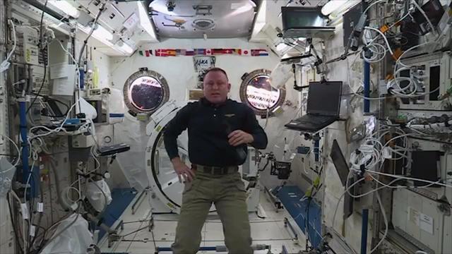 A Thanksgiving greeting from space - CBS News