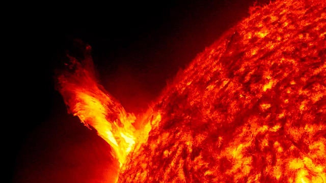 NASA video of solar flares will mesmerize you - CBS News