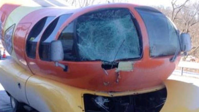 Oscar Mayer Wienermobile crash: Giant hot dog on wheels slams into pole ...