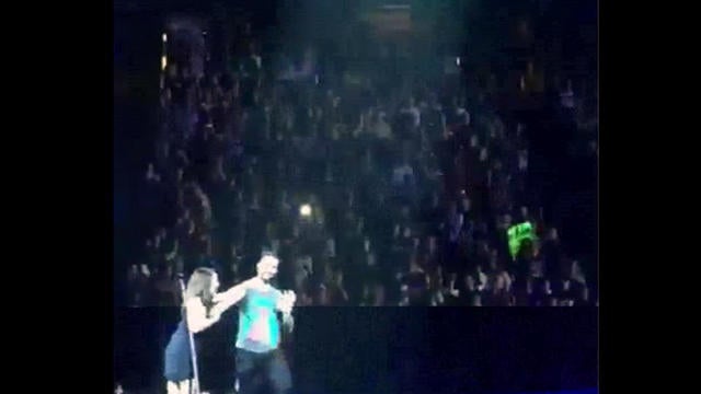 Adam Levine gets attacked by a fan on stage, handles it like a pro ...