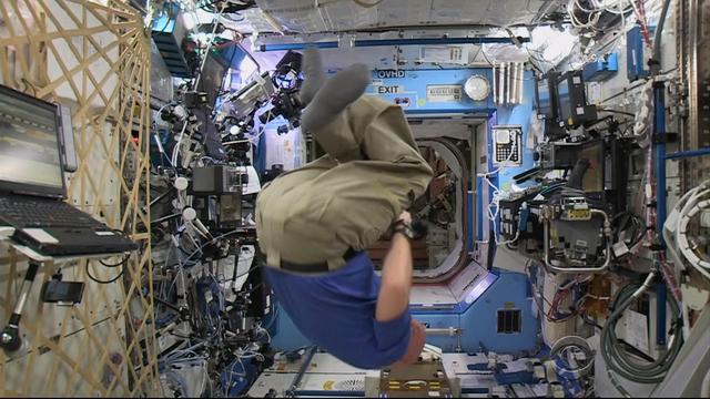 NASA astronaut Scott Kelly on life aboard the space station - CBS News