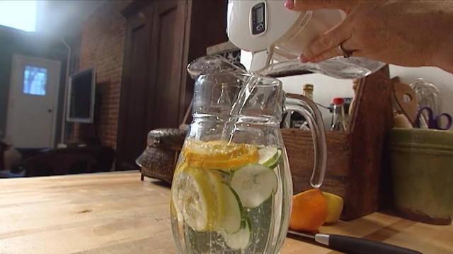 How much water should you drink every day to stay healthy and hydrated ...