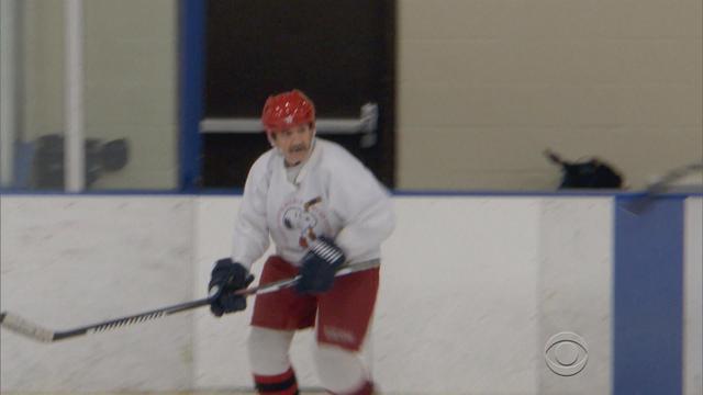 Miracle on ice: 94-year-old hockey player dominates in the rink - CBS News