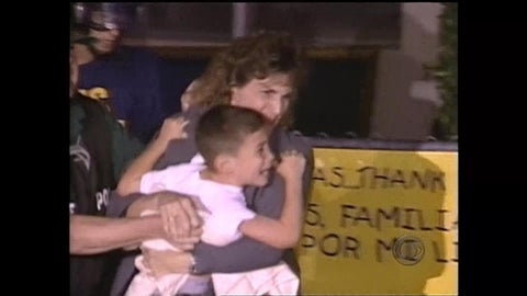 April 22, 2000: Elian Gonzalez raid transfixes the nation - CBS News