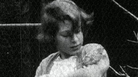 Buckingham Palace releases rare images of the queen as a young girl ...