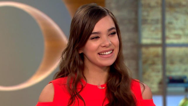 Actress Hailee Steinfeld and Buffalo Bills quarterback Josh Allen ...