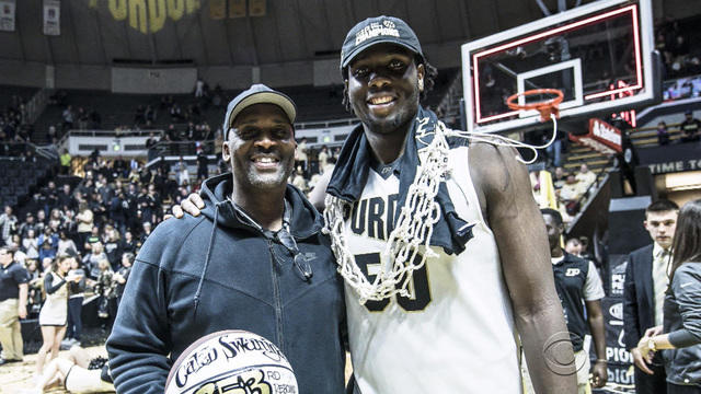 Encouragement helps homeless boy become college basketball star - CBS News