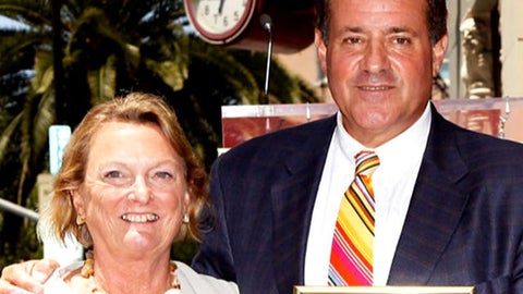 Kathy Berman, wife of ESPN's Chris Berman, killed in car crash - CBS News