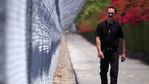 Informant says he was planted in Orange County jail to snitch - CBS News