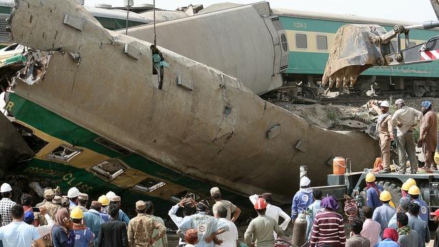 At least 51 killed as 2 express trains collide in Pakistan - CBS News