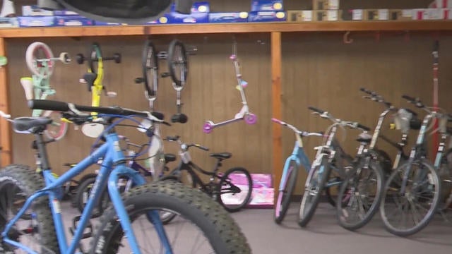Manufacturers can't keep up with the exploding bicycle demand - CBS News